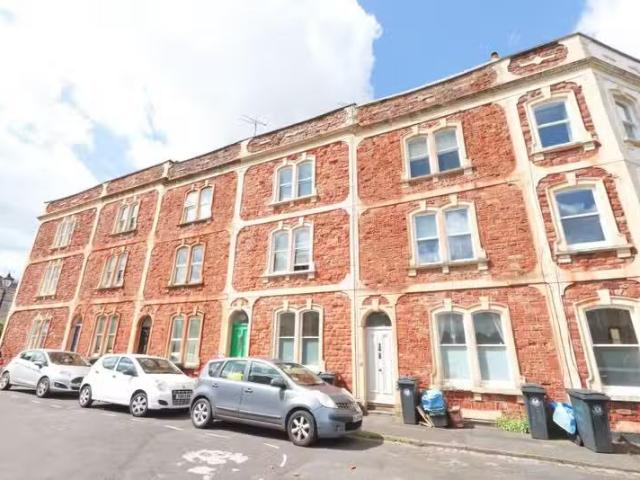 2 bedroom maisonette for rent in Garden Maisonette, Alexandra.