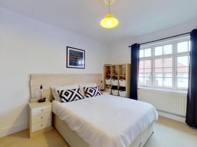 2 bedroom maisonette for rent in Godley Road Earlsfield London, SW18