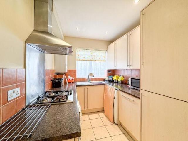 2 bedroom maisonette for rent in Glendor Gardens, London, NW7