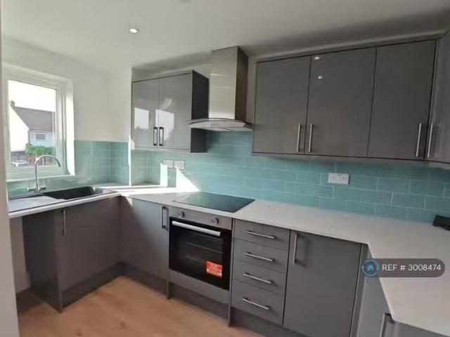 2 bedroom maisonette for rent in Grove Place, Welham Green, AL9