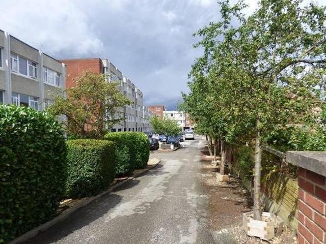 2 bedroom maisonette for rent in Grammar School Walk Huntingdon Cambridgeshire PE29