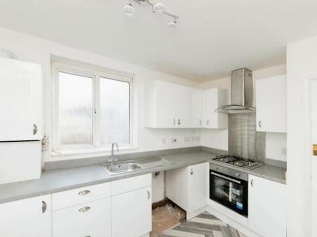 2 Bedroom Maisonette For Rent In Ha8, Edgware