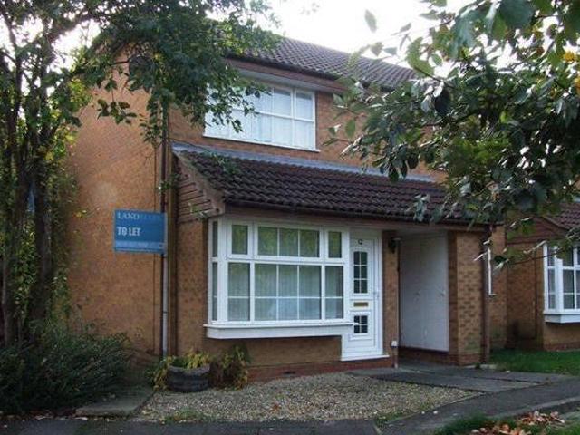2 bedroom maisonette for rent in Harvard Close Woodley RG5