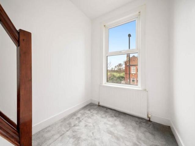 2 bedroom maisonette for rent in Herne Hill Road, London SE24