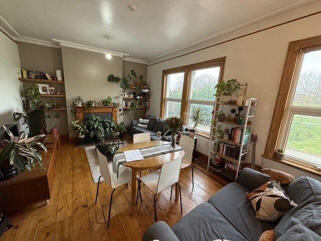 2 bedroom maisonette for rent in High Road, Wood Green, N22