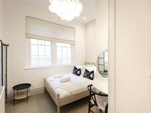 2 bedroom maisonette for rent in High Street, Weston, Bath, Somerset, BA1
