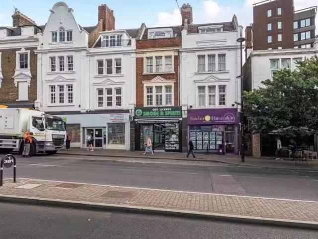 2 bedroom maisonette for rent in High Street, Bromley, BR1