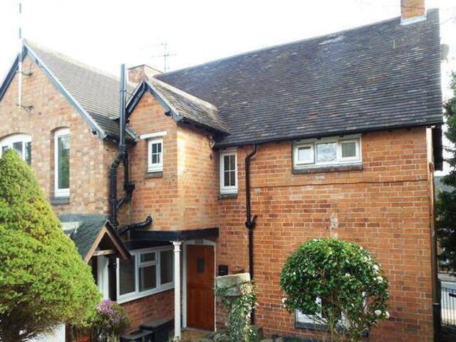 2 bedroom maisonette for rent in High Street Henley in Arden B95