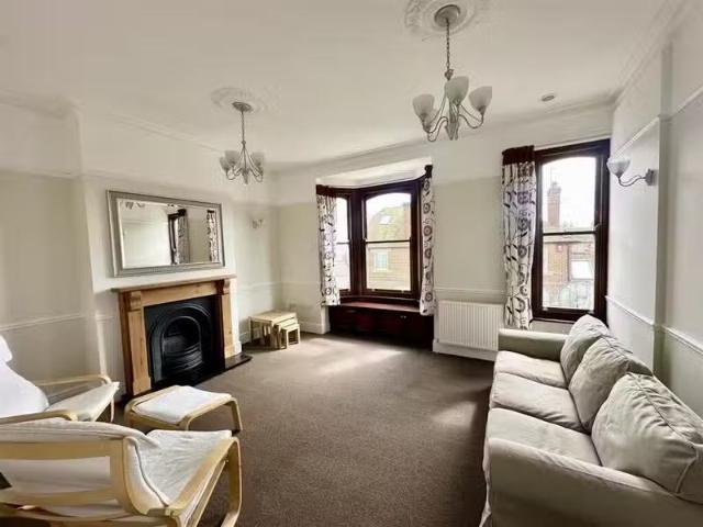 2 bedroom maisonette for rent in Hill Side, Newhaven, BN9