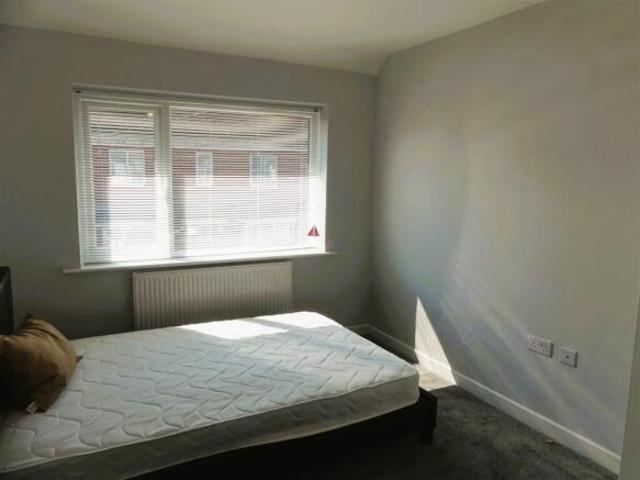 2 bedroom maisonette for rent in Holt Road, The Polygon, SO15