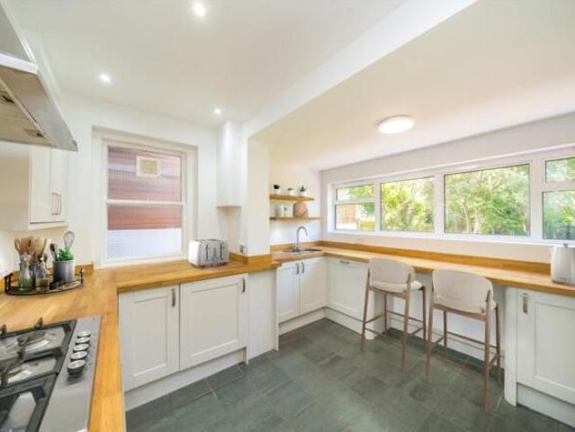 2 bedroom maisonette for rent in Holmbush Road, Putney, SW15
