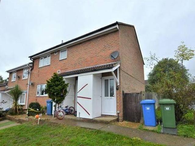 2 bedroom maisonette for rent in Humber Way Sandhurst GU47