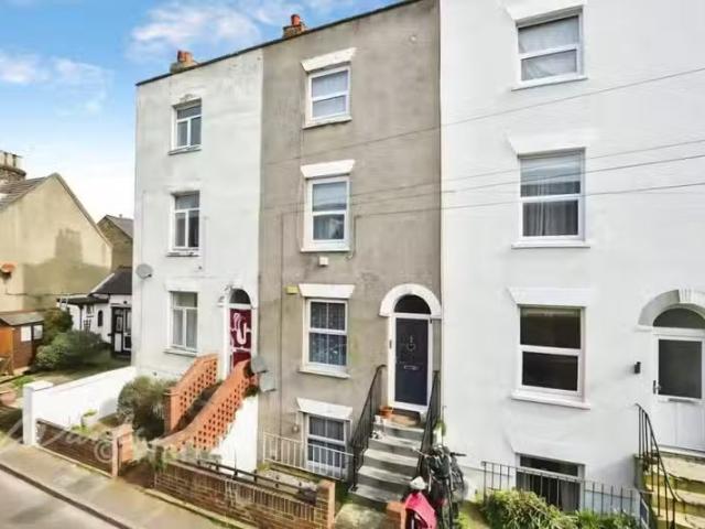 2 bedroom maisonette for rent in Irchester Street Ramsgate CT11