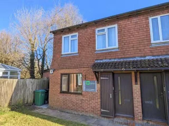 2 bedroom maisonette for rent in Jersey Farm, St Albans, Hertf.