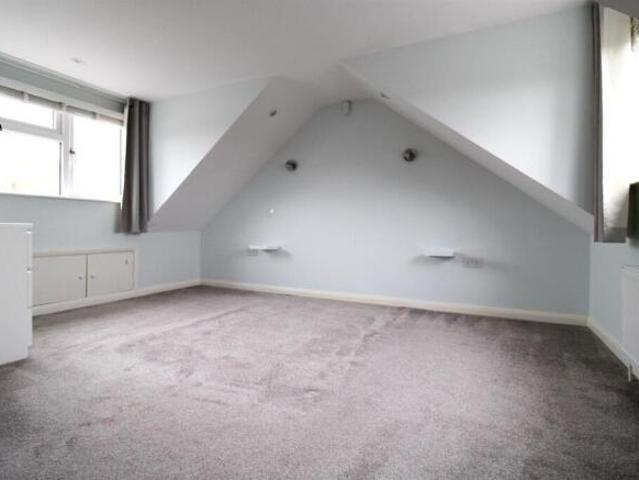 2 bedroom maisonette for rent in Kendal Way, Cambridge, CB4