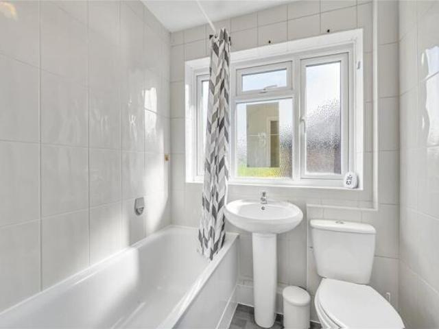 2 bedroom maisonette for rent in Kelman Close, London, SW4