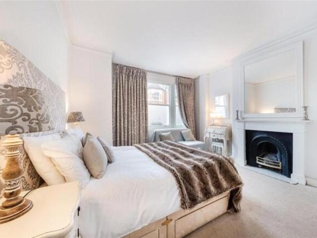 2 bedroom maisonette for rent in Kelmscott Road, Between the Commons, SW11