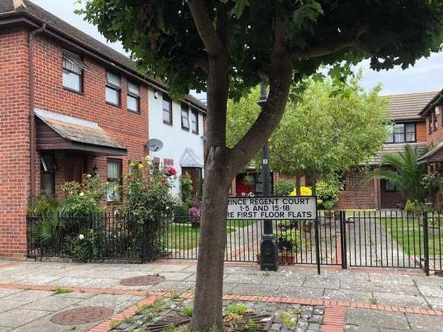2 bedroom maisonette for rent in King Street Southsea PO5