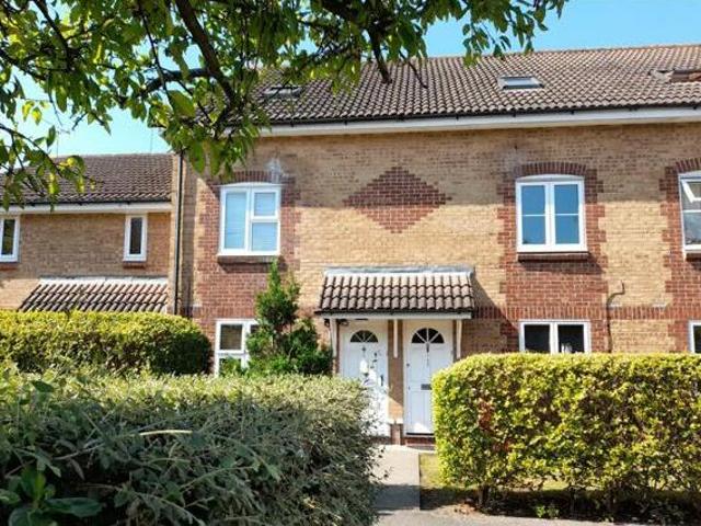 2 Bedroom Maisonette For Rent In Langley, Berkshire