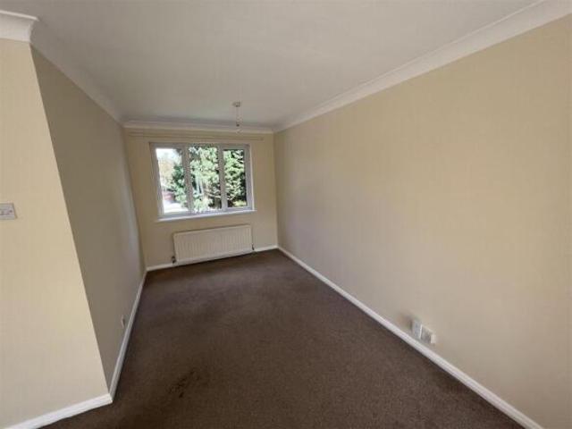2 bedroom maisonette for rent in Langley Hall Road, Solihull, B92