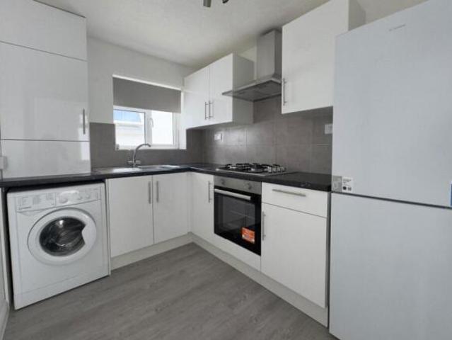 2 bedroom maisonette for rent in Lansdown Avenue, SL1