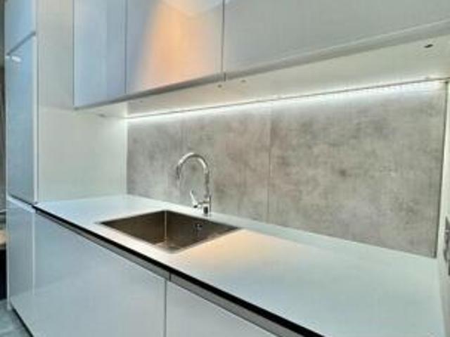 2 bedroom maisonette for rent in Latchmere Road, London, SW11
