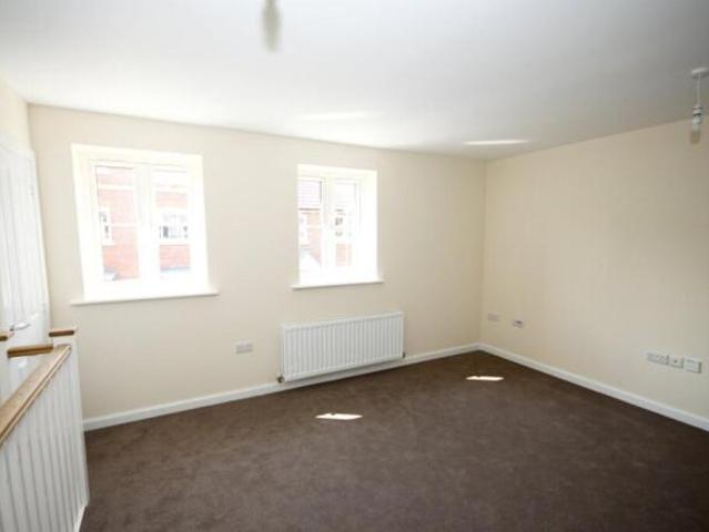 2 bedroom maisonette for rent in Leigh Road, Sittingbourne, ME10