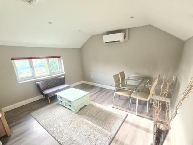2 Bedroom Maisonette For Rent In Littlewick Green