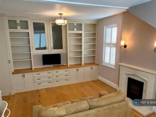 2 Bedroom Maisonette For Rent In London
