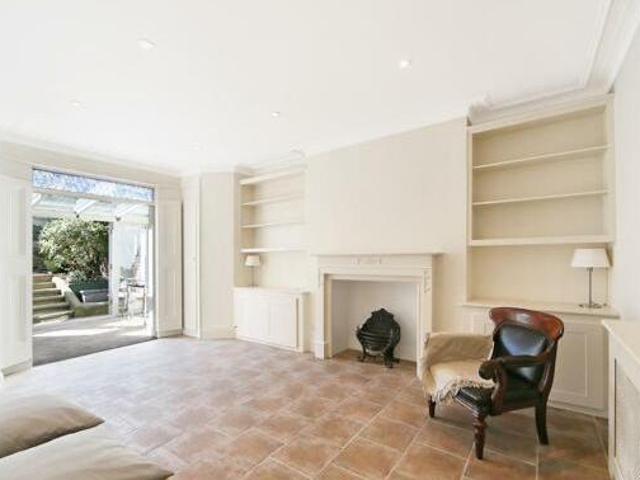 2 Bedroom Maisonette For Rent In London