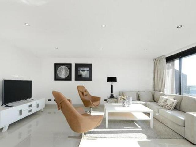 2 Bedroom Maisonette For Rent In London
