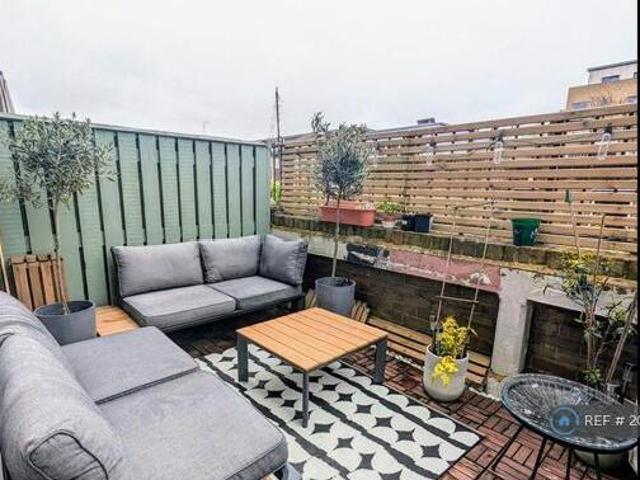 2 Bedroom Maisonette For Rent In London