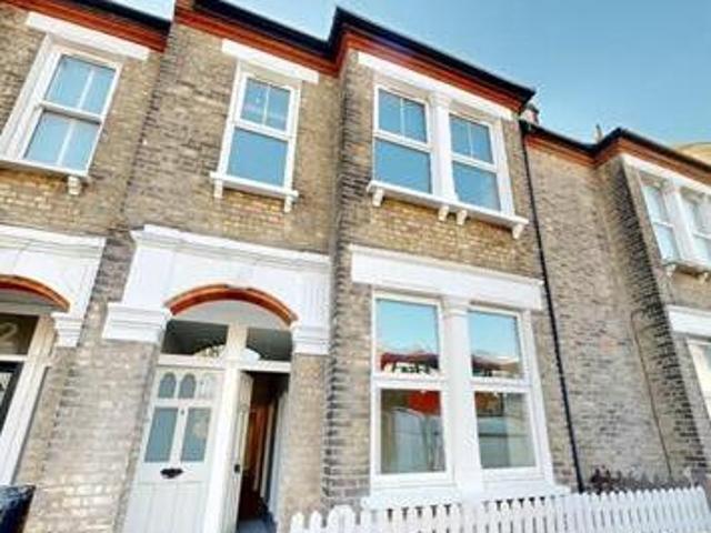 2 Bedroom Maisonette For Rent In London