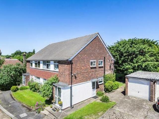 2 Bedroom Maisonette For Rent In London