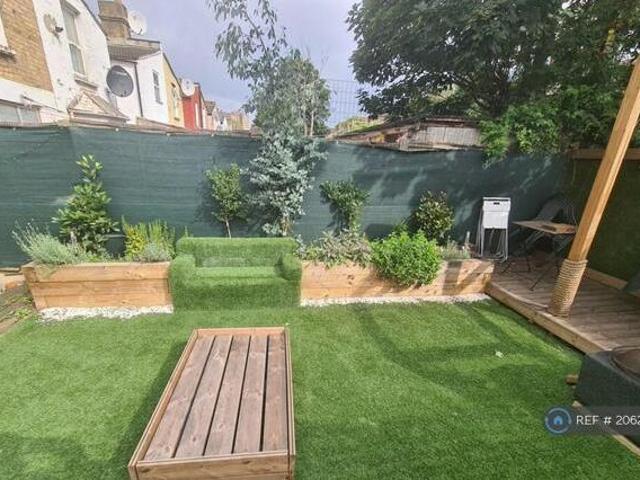 2 Bedroom Maisonette For Rent In London