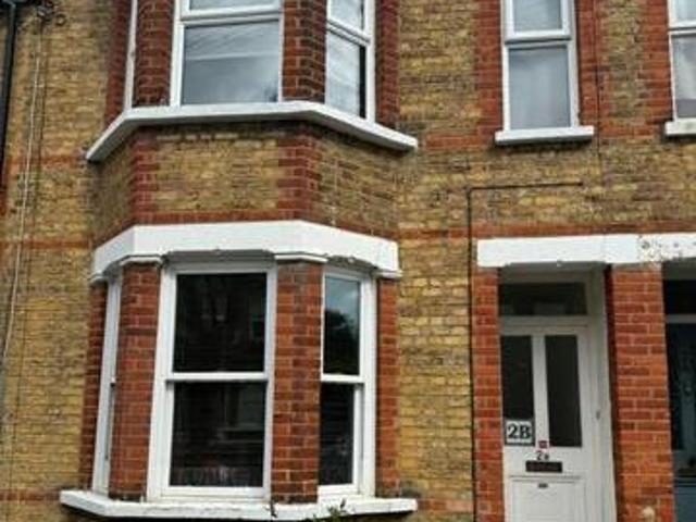 2 Bedroom Maisonette For Rent In London