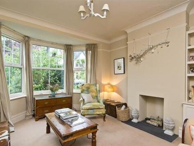 2 Bedroom Maisonette For Rent In London