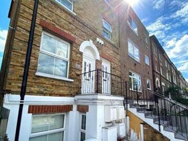 2 Bedroom Maisonette For Rent In London
