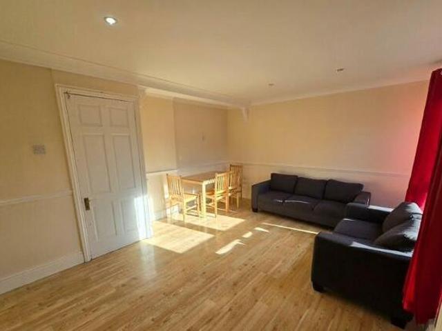 2 Bedroom Maisonette For Rent In London