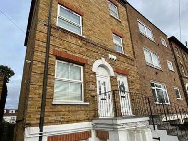 2 Bedroom Maisonette For Rent In London