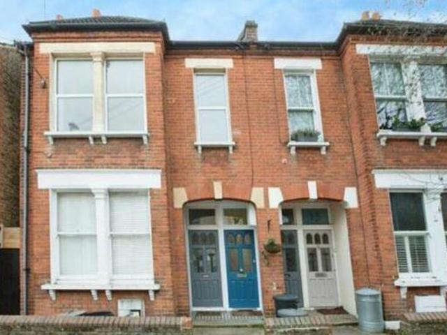 2 Bedroom Maisonette For Rent In London