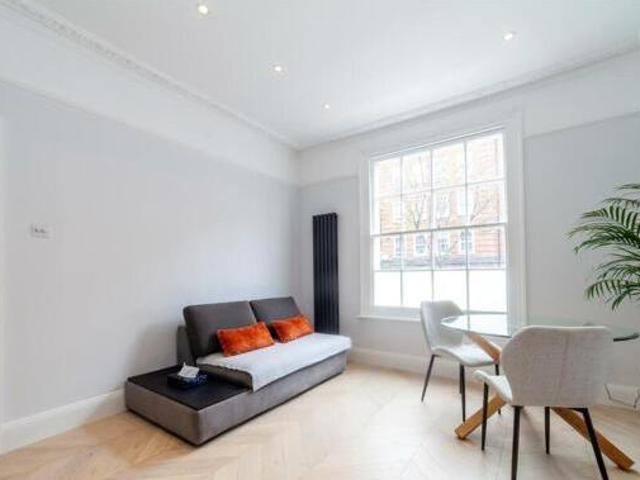 2 Bedroom Maisonette For Rent In London