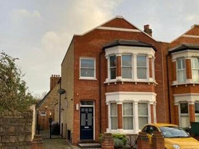 2 Bedroom Maisonette For Rent In London