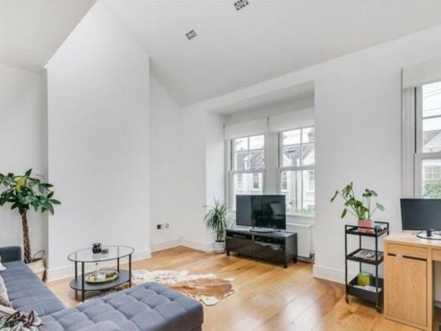 2 Bedroom Maisonette For Rent In London