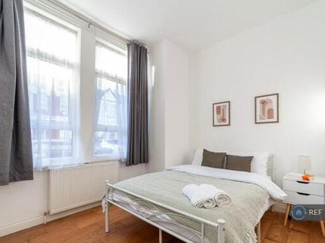 2 Bedroom Maisonette For Rent In London