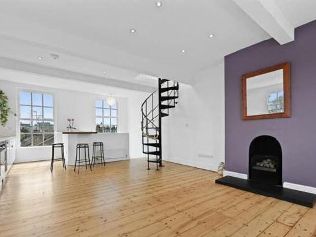 2 Bedroom Maisonette For Rent In London