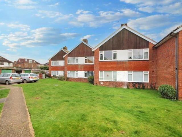 2 bedroom maisonette for rent in Manor Road, Guildford, GU2