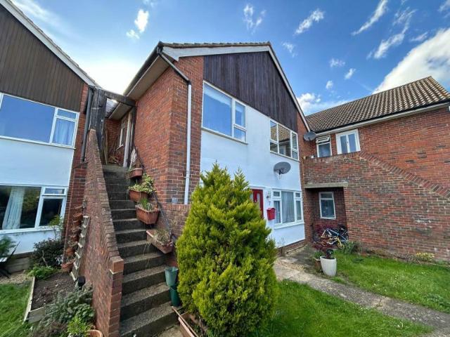 2 bedroom maisonette for rent in Manor Road, Guildford, GU2