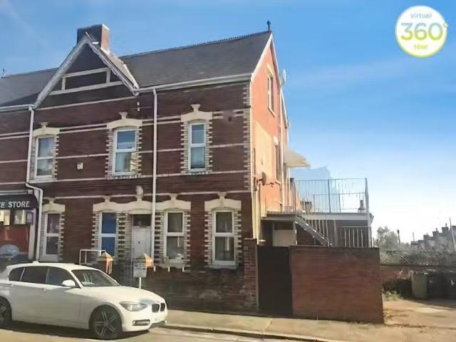 2 bedroom maisonette for rent in Manston Road, EX1