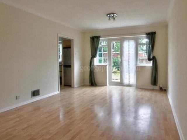 2 bedroom maisonette for rent in Magpie Hall Lane, Bromley, BR2